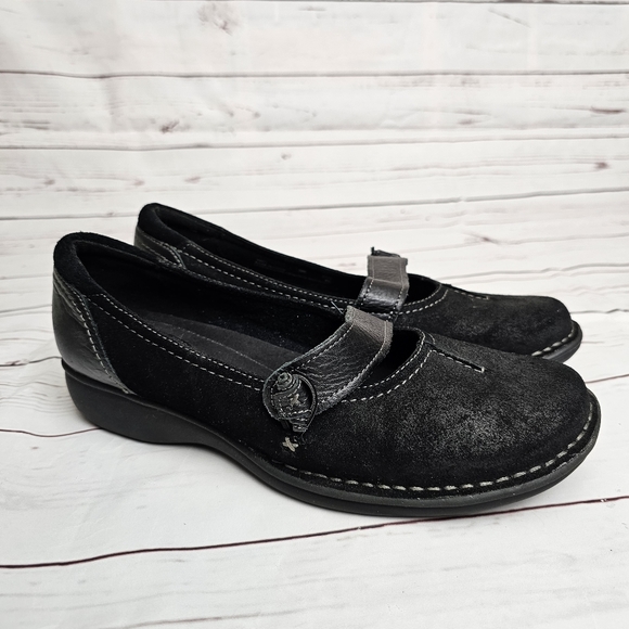 Clarks | Shoes | Clarks Artisan Comfort Button Strap Mary Jane Flats ...